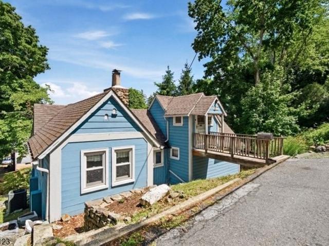 364 E Shore Trl, Sparta, NJ 07871