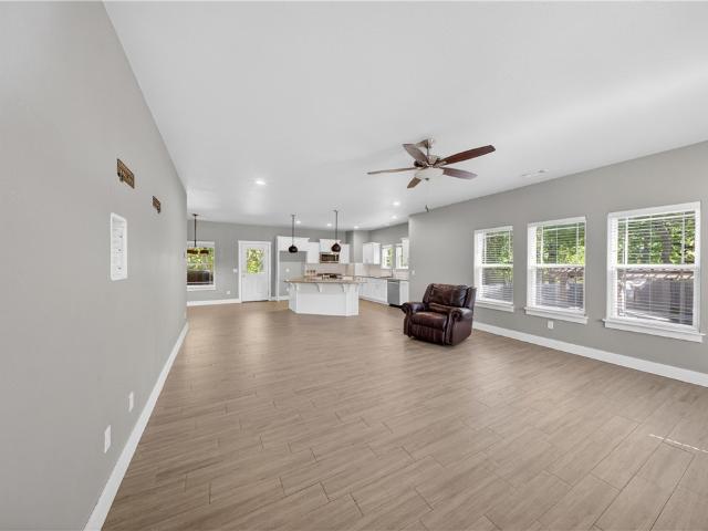 364 Kinniburgh Drive