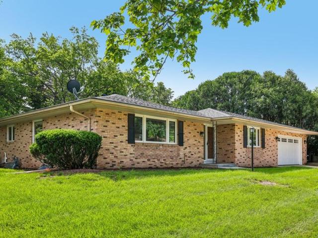 364 Robins Run, Burlington, WI 53105