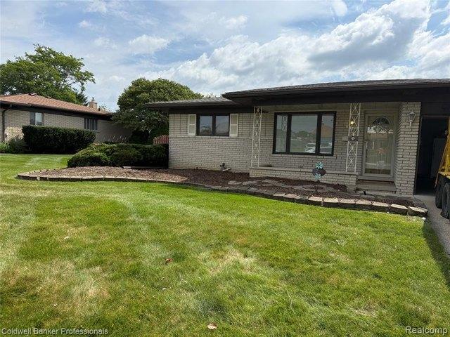 36544 Thomas Dr, Sterling Heights, MI 48312
