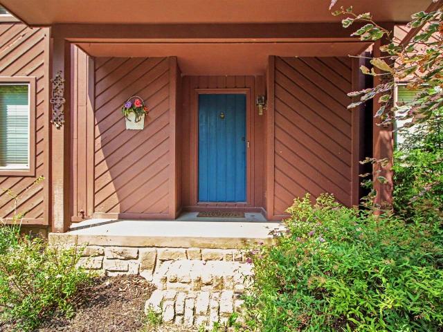3654 E Pineview Drive