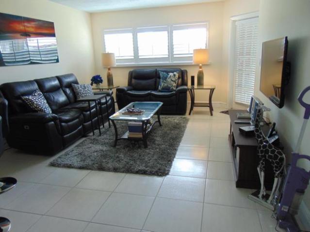 3654 Via Poinciana #103, Lake Worth, FL 33467