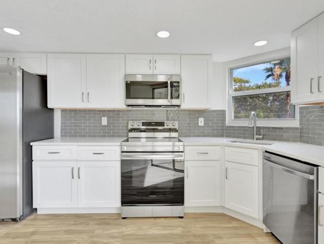 3654 Via Poinciana #301, Lake Worth, FL 33467