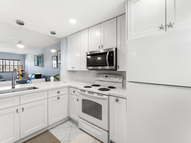 3654 Via Poinciana, Unit 504, Lake Worth, FL 33467 | MLS #B26002