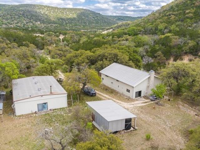 3655 N Seco Rd, Utopia, TX 78884