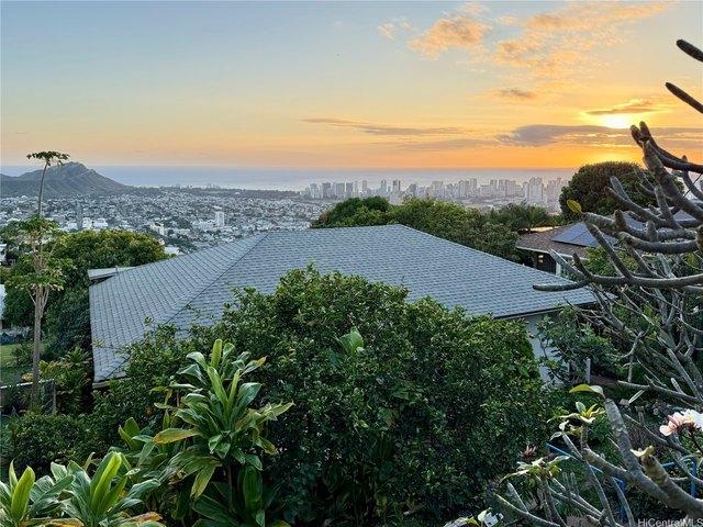 3655 Nihipali Pl, Honolulu, HI 96816