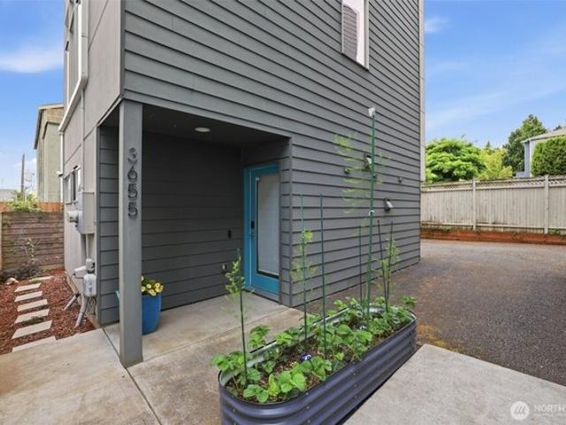 3655 Francis Ave N, Seattle, WA 98103