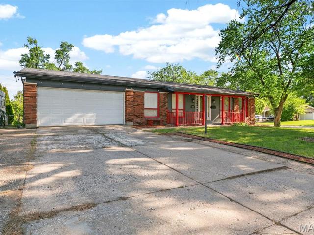 3655 Stonehaven Dr, Florissant, MO 63033 | MLS #26024