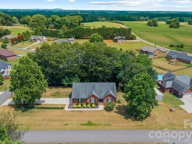 3656 Woodgreen Dr, Lincolnton, NC 28092