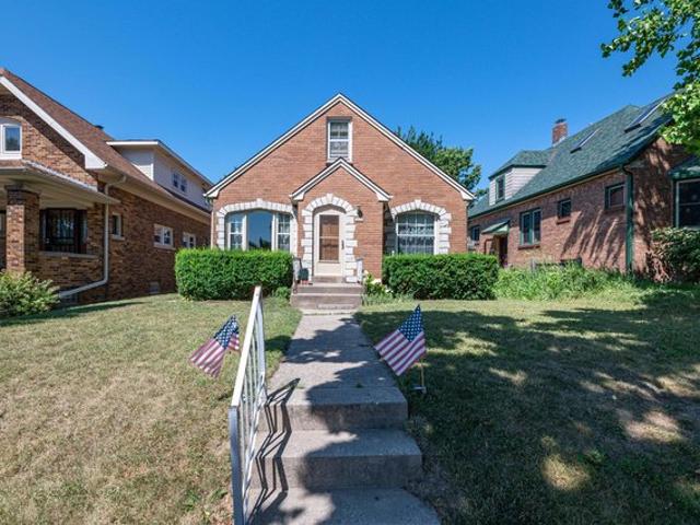 3657 S 14th St, Milwaukee, WI 53221