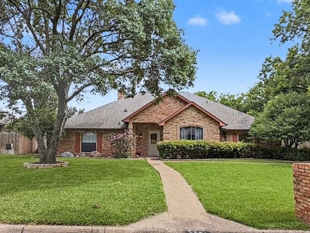 3658 Snow Creek Dr, Fort Worth, TX 76008