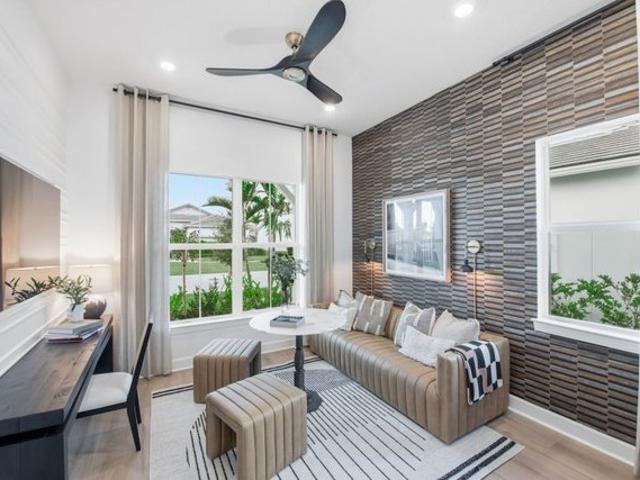 3659 Americana Dr, Green Cove Springs, FL 32043