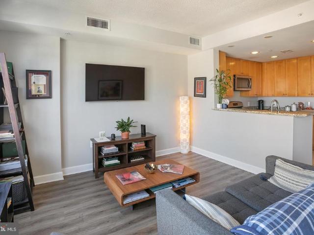 3650 S Glebe Road # 844
