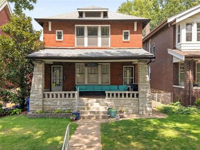 3651 Dover Pl, Saint Louis, MO 63116