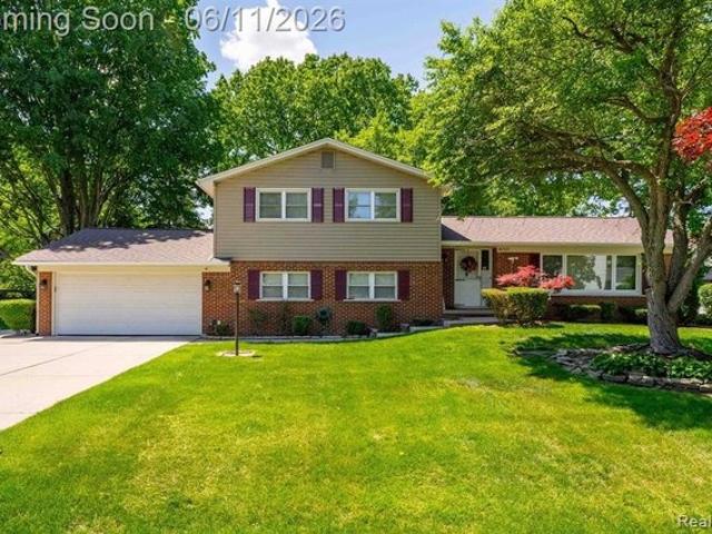 36521 Gloucester Dr, Clinton Township, MI 48035