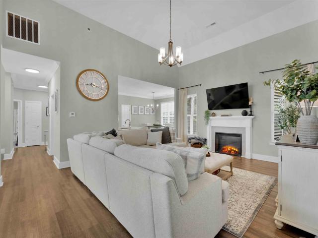 3652 Vanderbilt Way