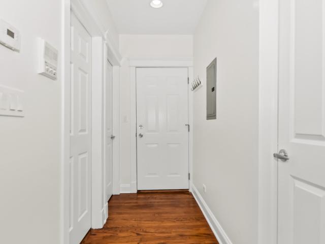 3652 W Belle Plaine Avenue # 304