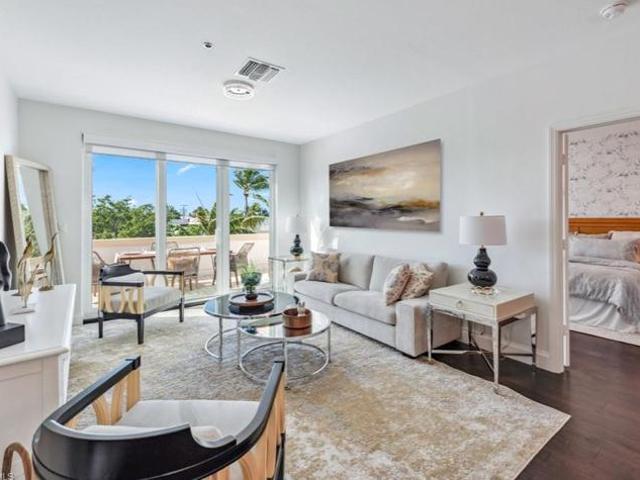 365 5th Ave S #305, Naples, FL 34102