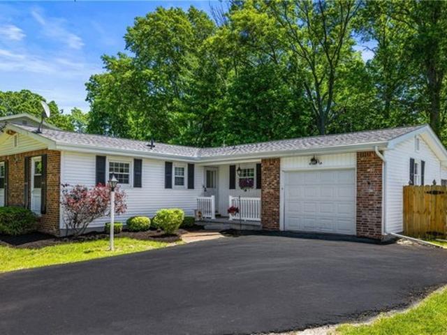 365 Brookshire Rd, Youngstown, NY 14174