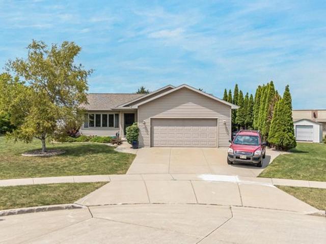 365 Lilac St, Oshkosh, WI 54902