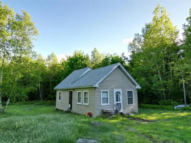365 MADAGASCAL POND ROAD, BURLINGTON, ME 04417 Single Family R.