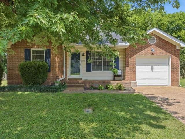 365 N Birchwood Dr, Hendersonville, TN 37075