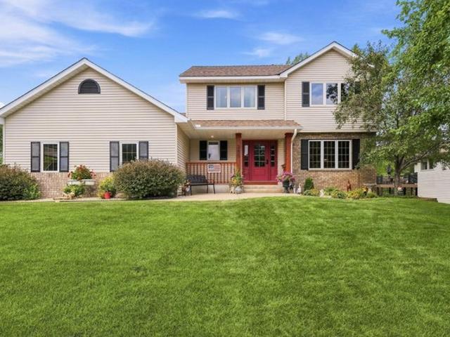 365 Windsor Ln, Mahtomedi, MN 55115