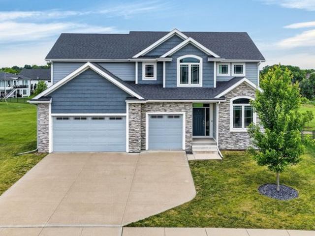 3667 NW 165th St, Clive, IA 50325