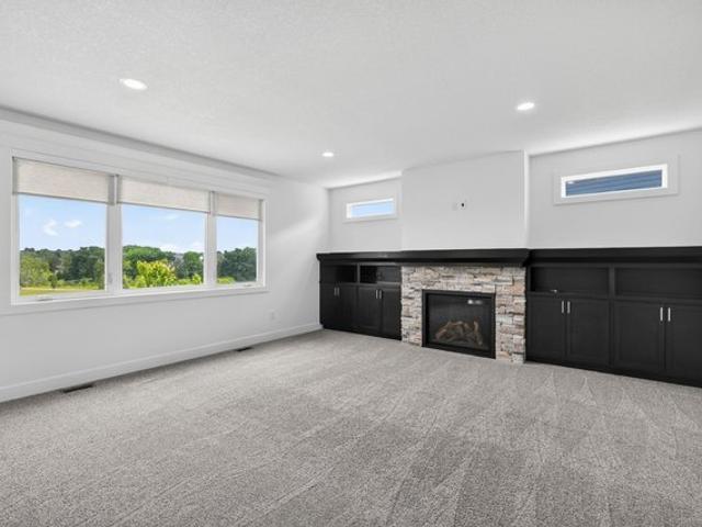 3667 NW 165th St, Clive, IA 50325