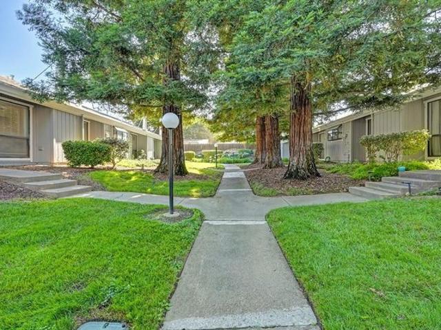 3667 Gold Creek Ln, Sacramento, CA 95827