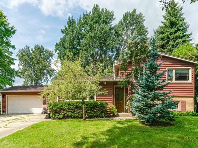 36696 N Grandwood Dr, Gurnee, IL 60031