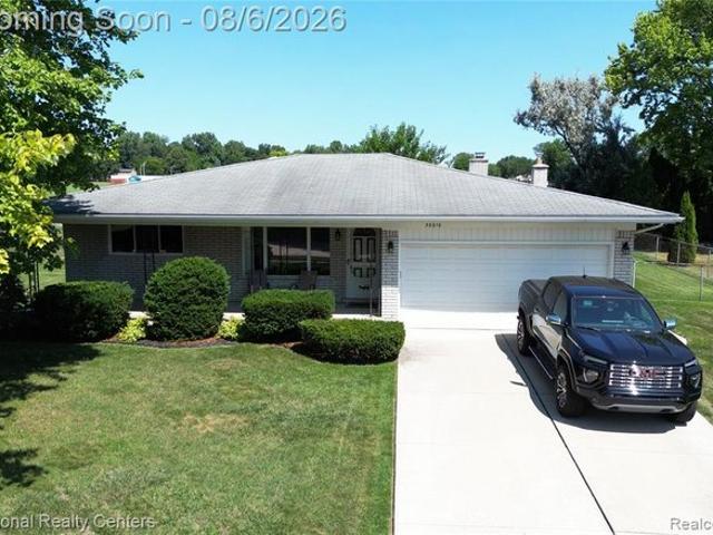 36616 Gardner St, Livonia, MI 48152