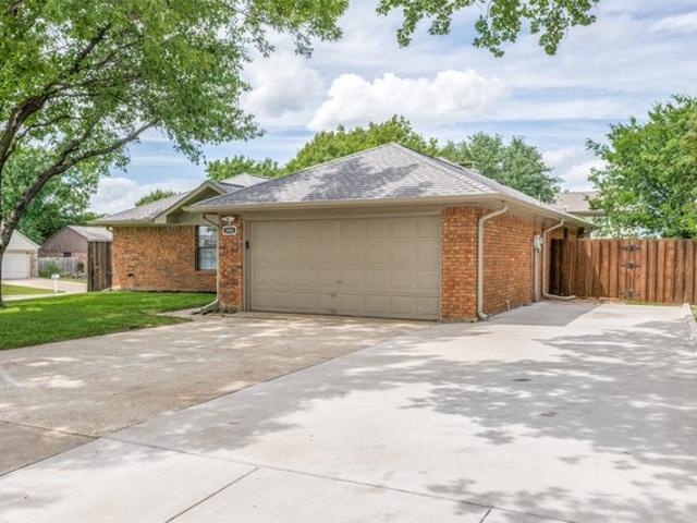 3661 Fairview Dr, Corinth, TX 76210