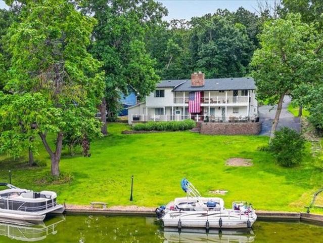 3661 S Lakeshore Dr, Byrnes Mill, MO 63051