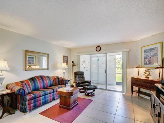 3661 Via Poinciana #114, Lake Worth, FL 33467