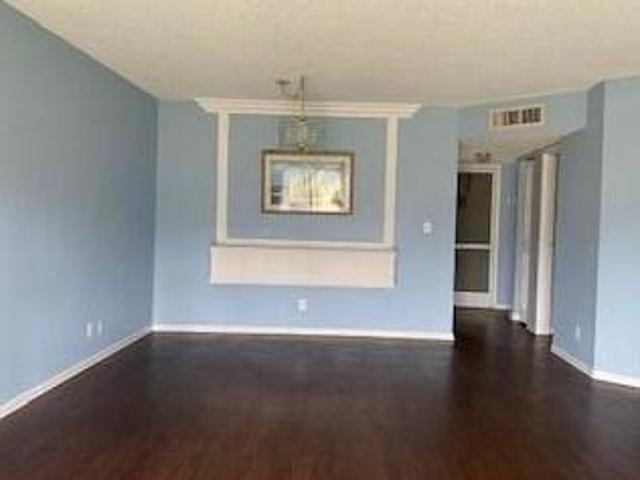 3661 Via Poinciana #113, Lake Worth, FL 33467