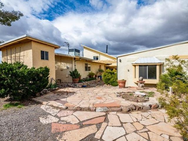 3661 W Abrigo Dr, Golden Valley, AZ 86413