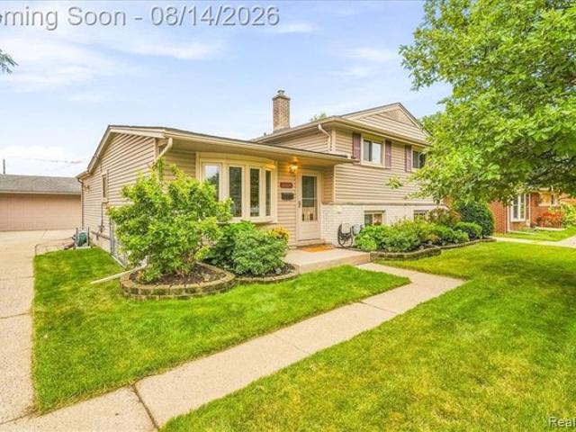 36629 Gilchrist St, Westland, MI 48186