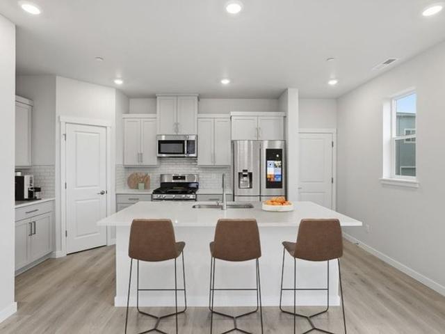 3662 SW 40th St, Gresham, OR 97080