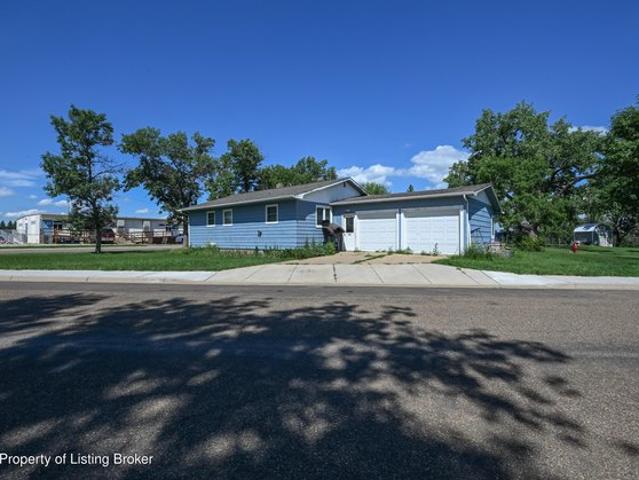 366 2nd Ave NW, Killdeer, ND 58640