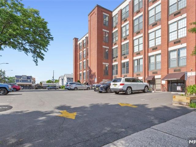 366 382 Trenton # 4E
