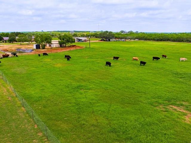 366 County Road 2543, Moore, TX 78057