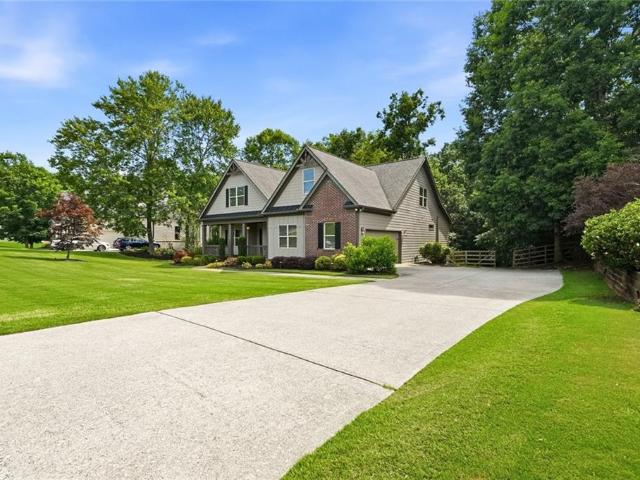 366 Dawson Manor