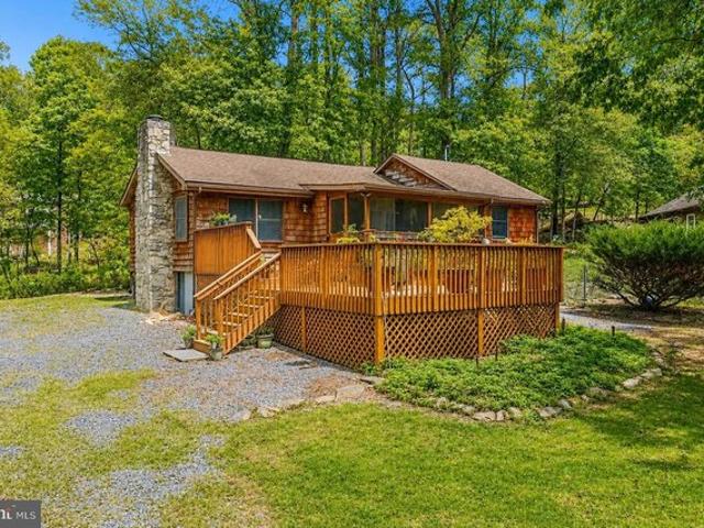 366 Huckleberry Ln, Harpers Ferry, WV 25425