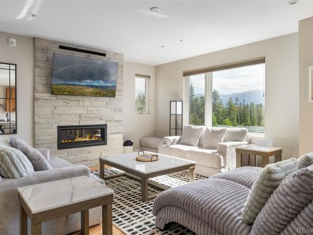 366 Lake Trail
