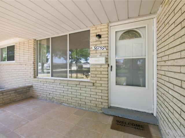 36759 Wayne Drive