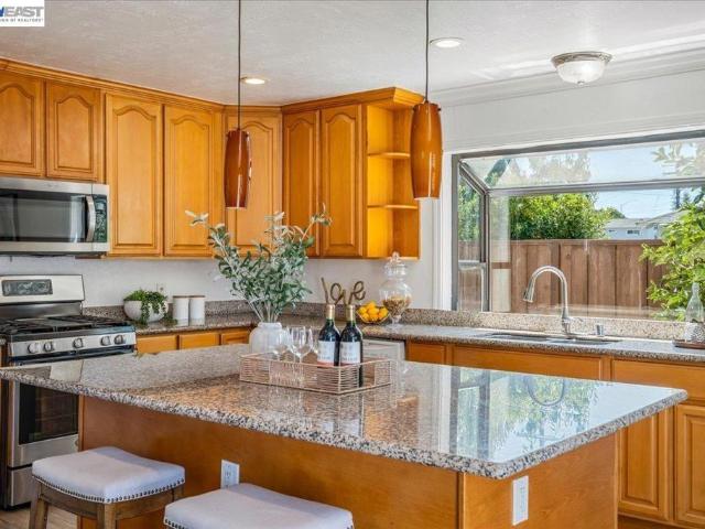 3675 Monterey Blvd