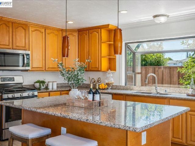 3675 Monterey Blvd