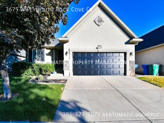 3675 W Plymouth Rock Cove Cv, 4 beds, 3 full baths