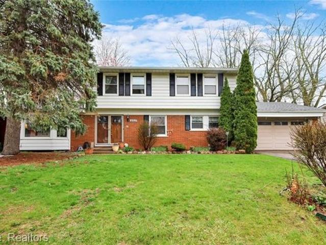 36762 Harwick Ct, Clinton Township, MI 48035